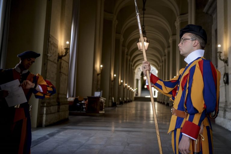Top Swiss Guard Vatican Uniform, Facts, History & Secrets