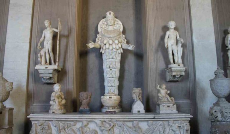Vatican Statues: 38 Most Famous Indoor & Outdoor Sculptures