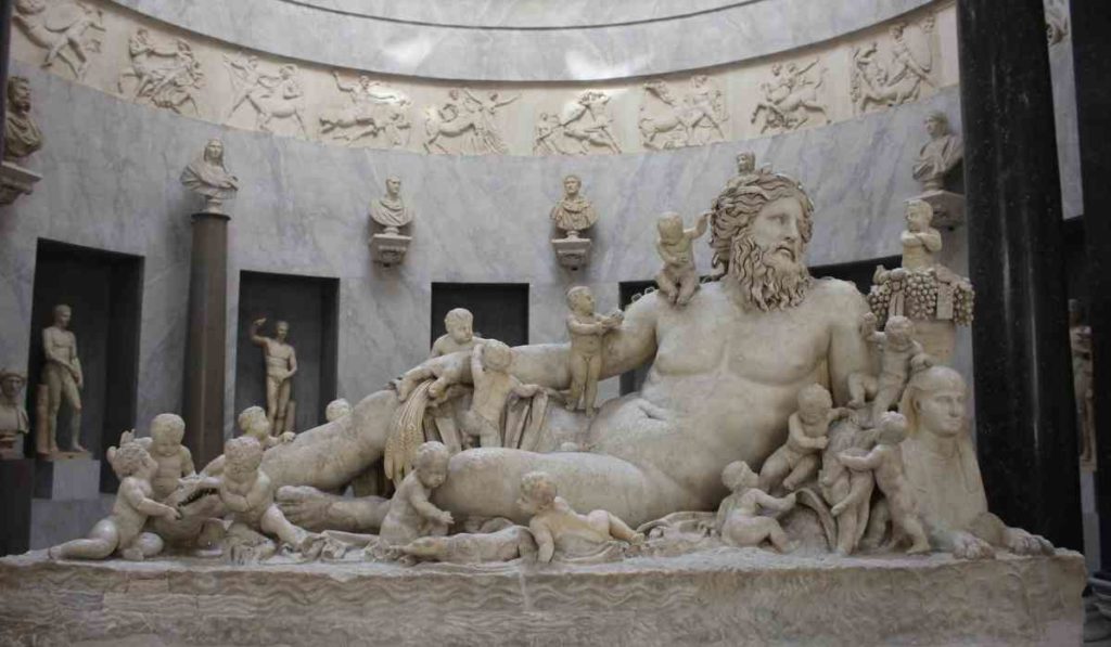 Vatican Statues: 38 Most Famous Indoor & Outdoor Sculptures