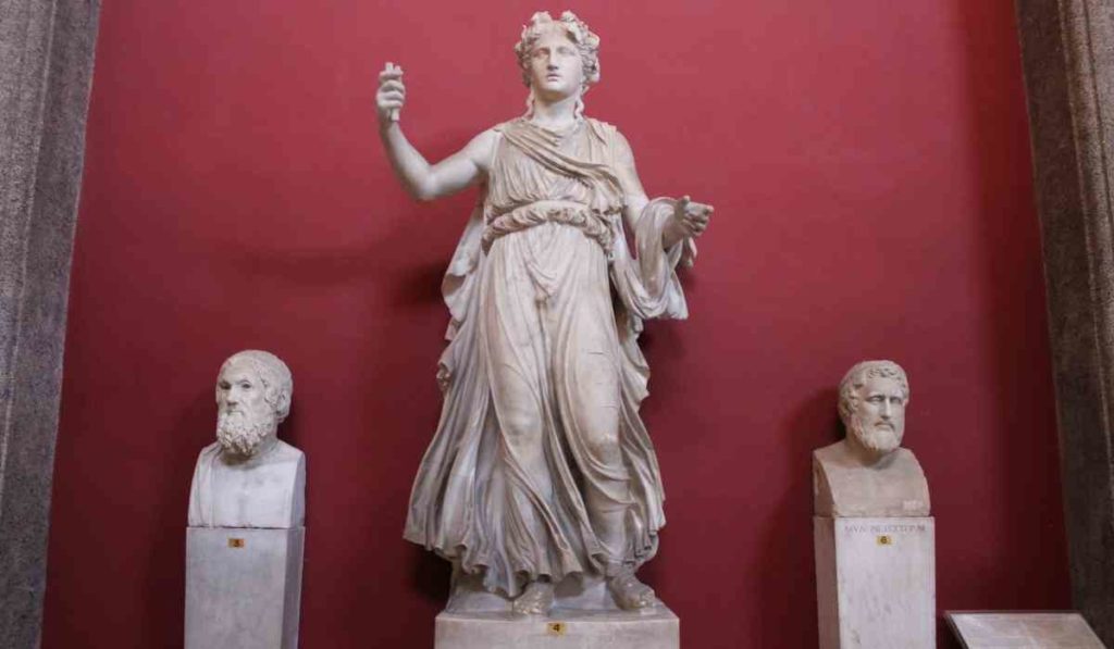 Vatican Statues: 38 Most Famous Indoor & Outdoor Sculptures